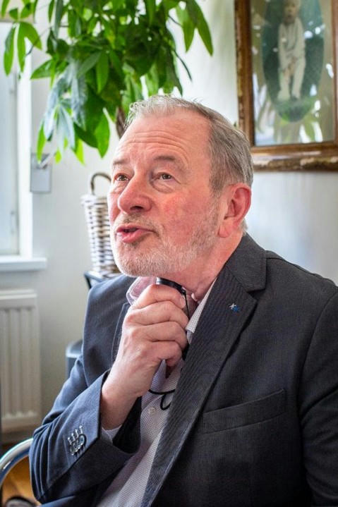 Elektrolarynx gebruiken - Atos Medical